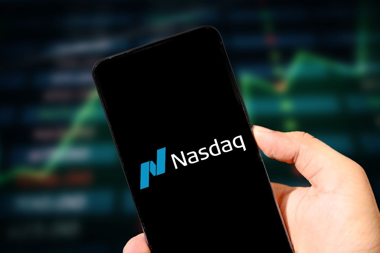 Nasdaq hits record high as tech stocks rally and banks mixed - IG UK