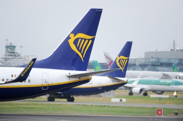Ryanair share price outlook: low-cost airline carrier sees stock tumble ...