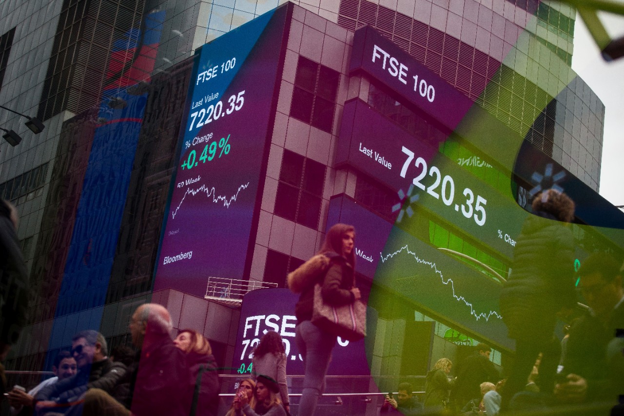 FTSE 100 : La bourse britannique revient proche d’un support clé à 8450 ...