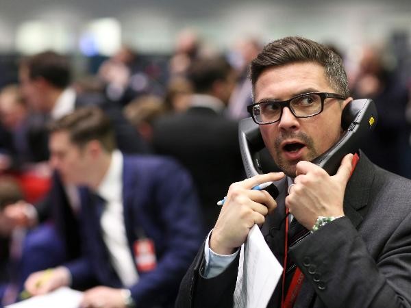 What is Market Risk and How Do You Avoid it? - IG UK